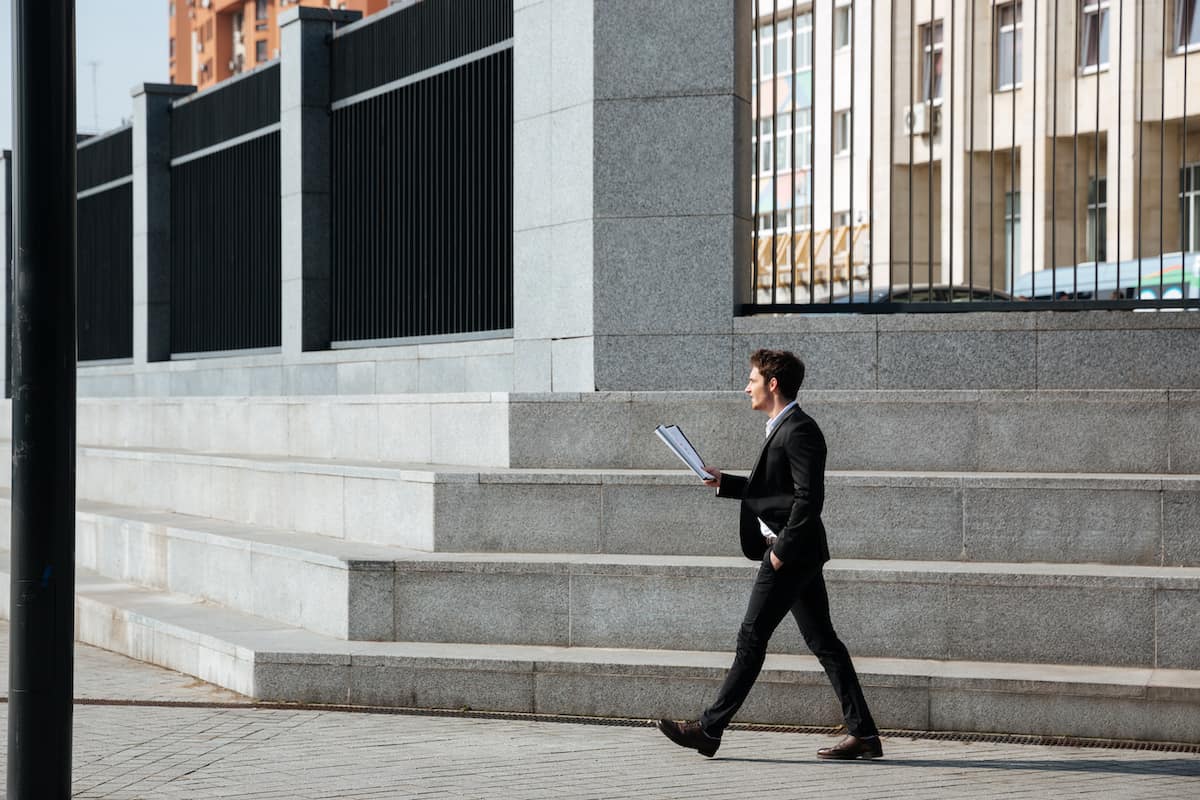 How to Maximize the Benefits of Walking to Work - Pain Free Working