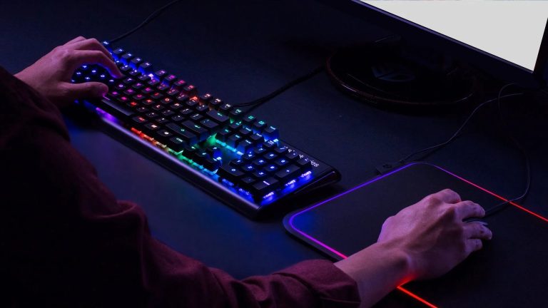 8 Keyboard and Mouse Positioning Tips for Gamers - Pain Free Working