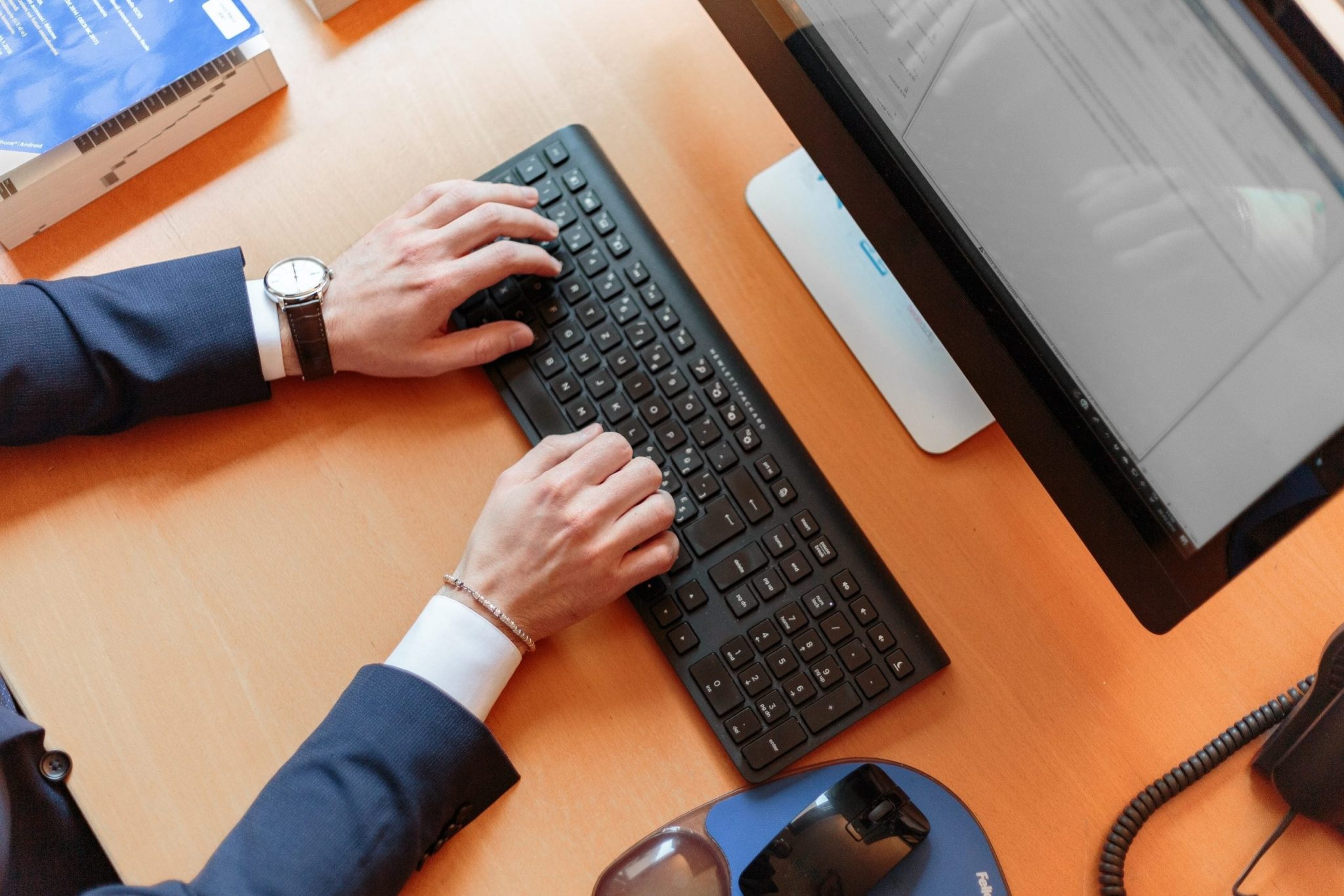 The Optimal Keyboard and Mouse Angle for Wrist Health - Pain Free Working