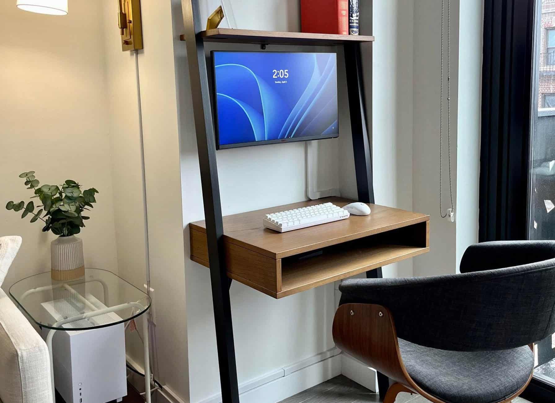 Keyboard and Mouse Placement Guide for Small Desks - Pain Free Working