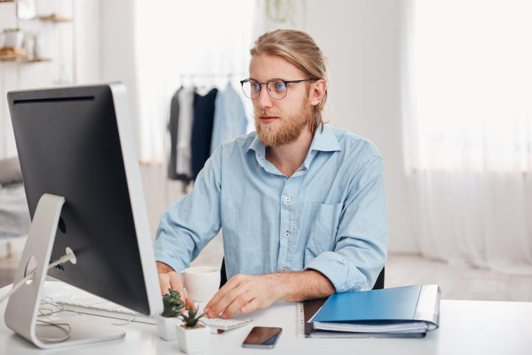 The Ideal Monitor Viewing Distance for Healthy Vision - Pain Free Working