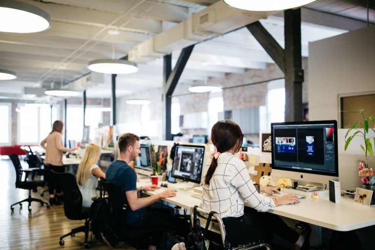 8 Tips for Monitor Positioning for Graphic Designers - Pain Free Working