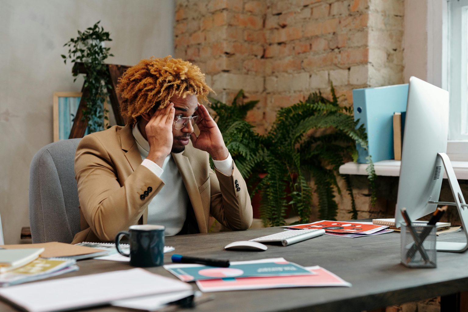 How to Measure the Ideal Screen Distance in Your Workspace - Pain Free ...