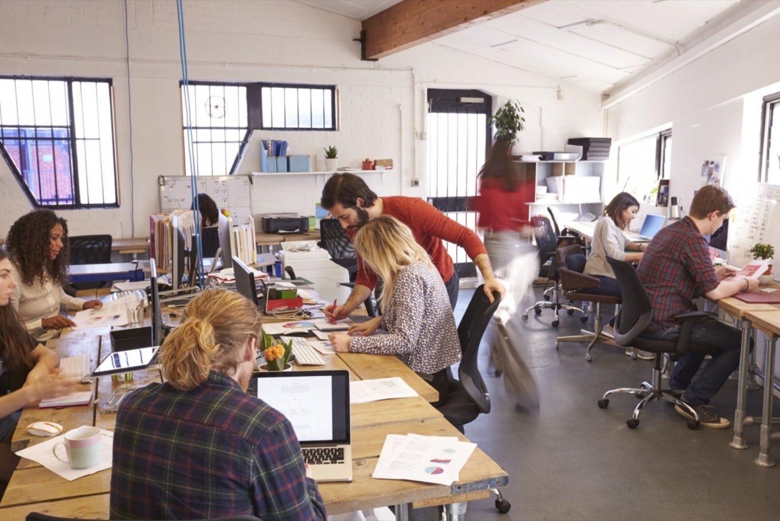 The Ideal Desk Layout for Collaborative Work - Pain Free Working