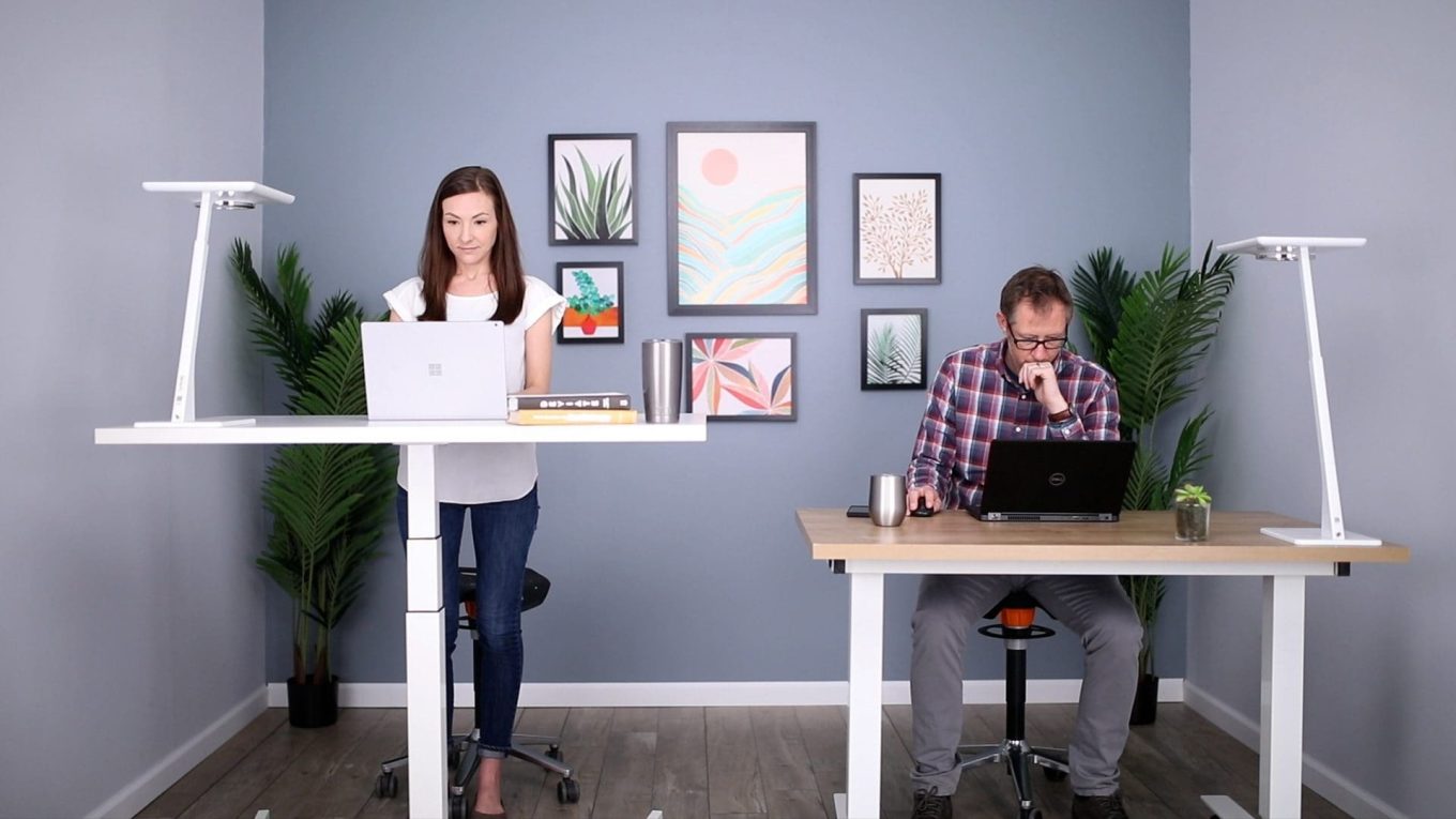 Manual vs Electric Standing Desk: Which is Better For You? - Pain Free ...