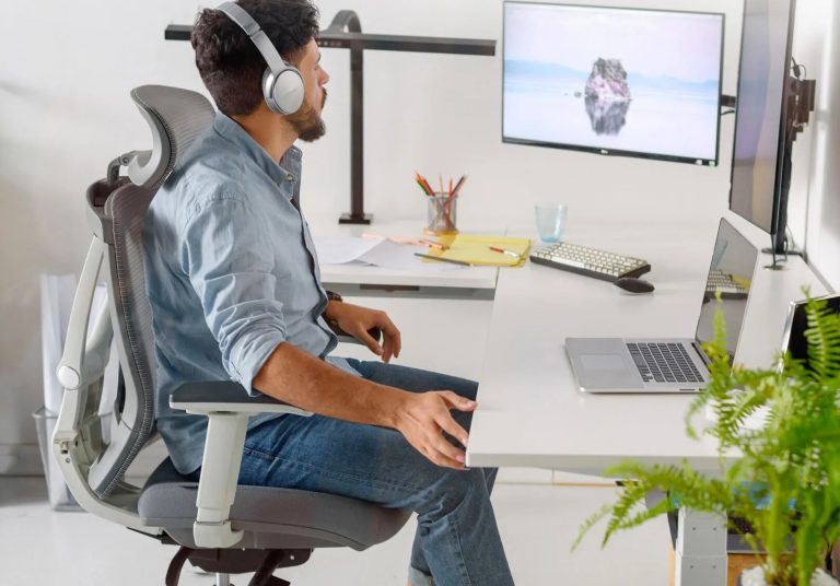 21 Tips for an Ergonomic Desk Arrangement - Pain Free Working